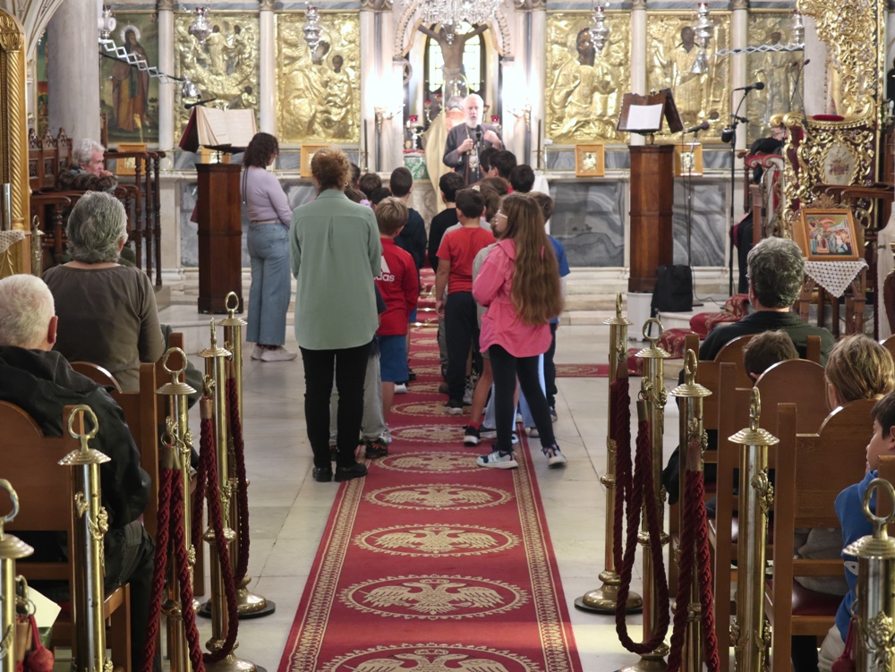 Ο Σεβασμιότατος συναντήθηκε με τους μαθητές του Δημοτικού σχολείου ...