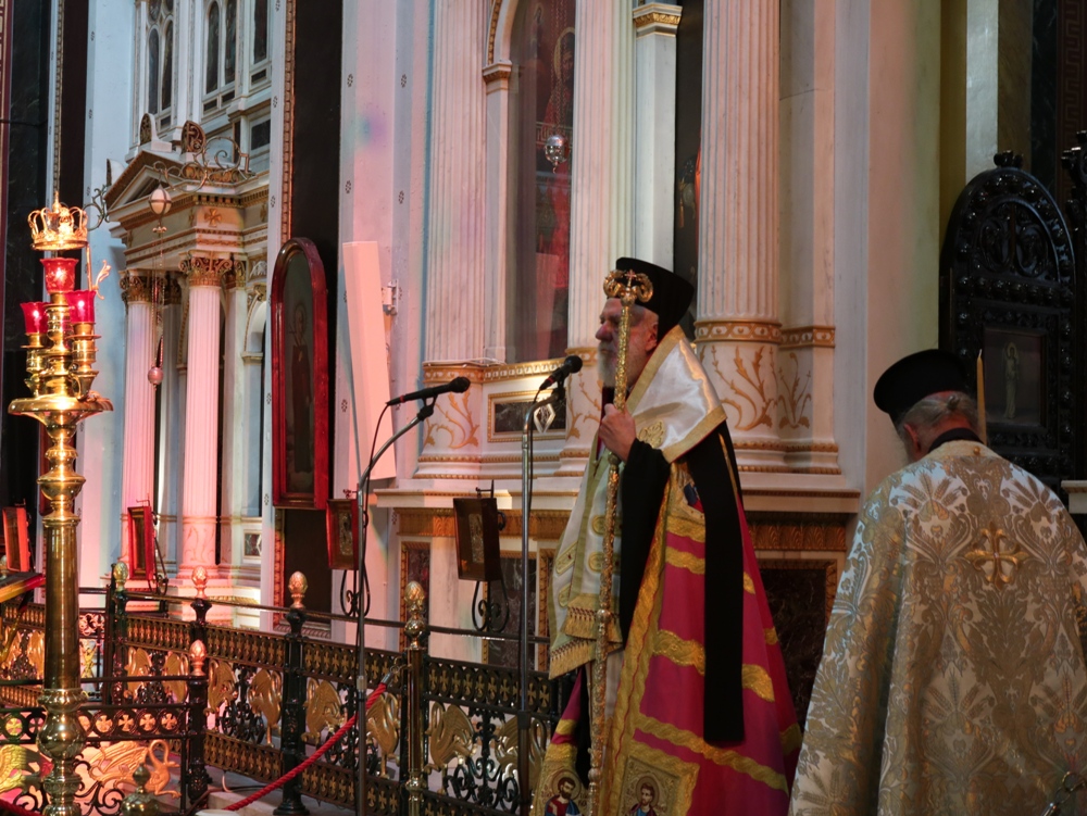 Στη Δοξολογία στον Ιερό Καθεδρικό Ναό Αγίου Νικολάου στην Ερμούπολη ...